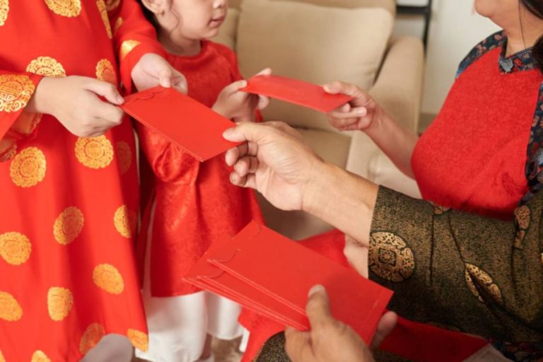 Tet 2025 in Vietnam: Holiday Schedule, Benefits, and Key Customs - ERA